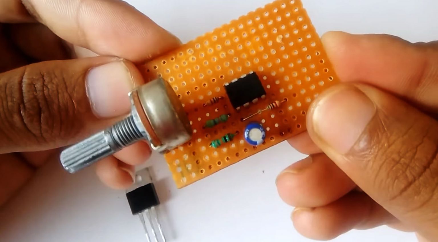 Pulse Width Modulation (PWM) Signal Generator Using LM358 Op-Amp IC